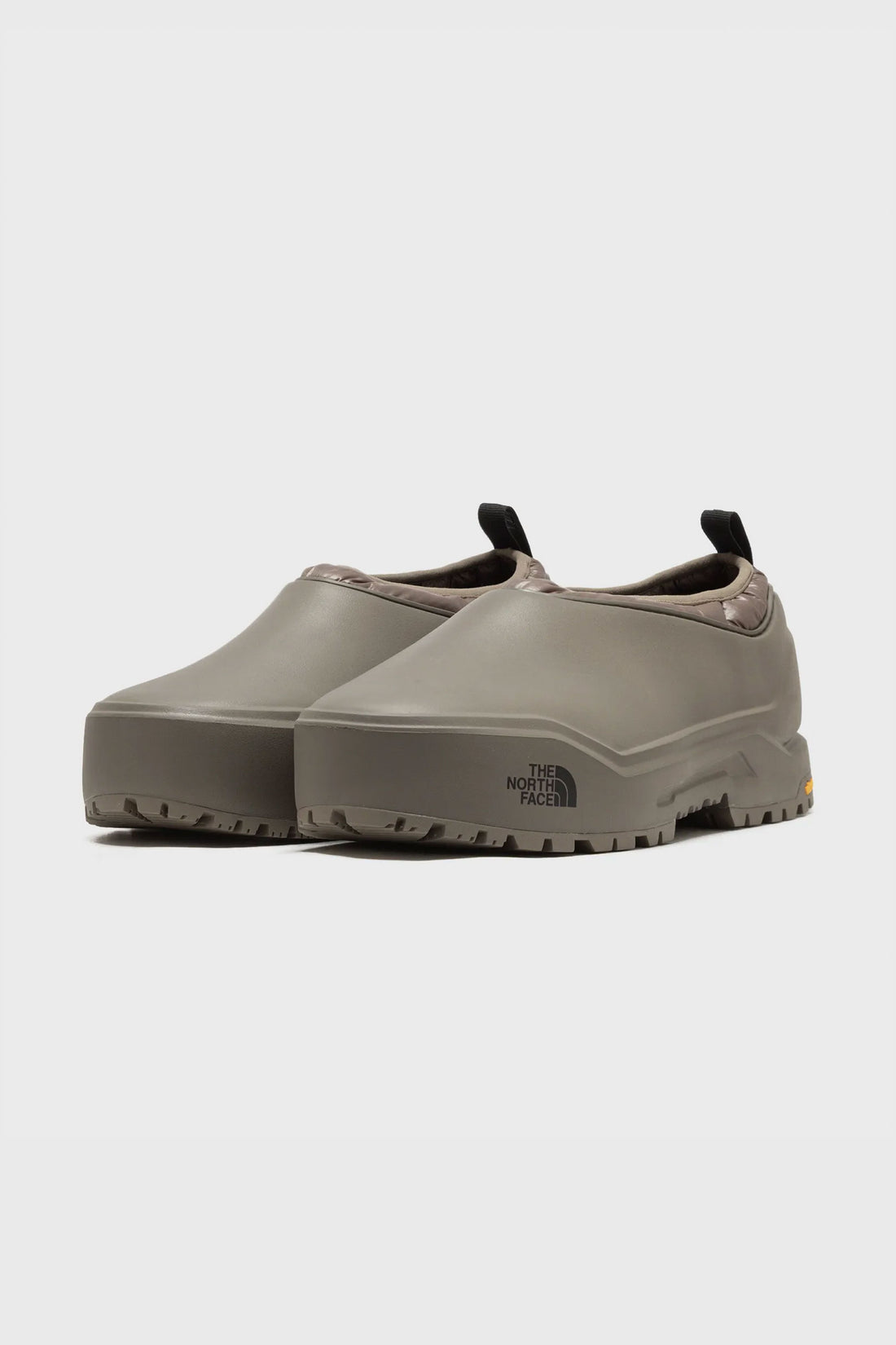 THE NORTH FACE BASE CAMP WP MULE WOMAN MOCHA BROWN | Shop at PUKAS SURF ...