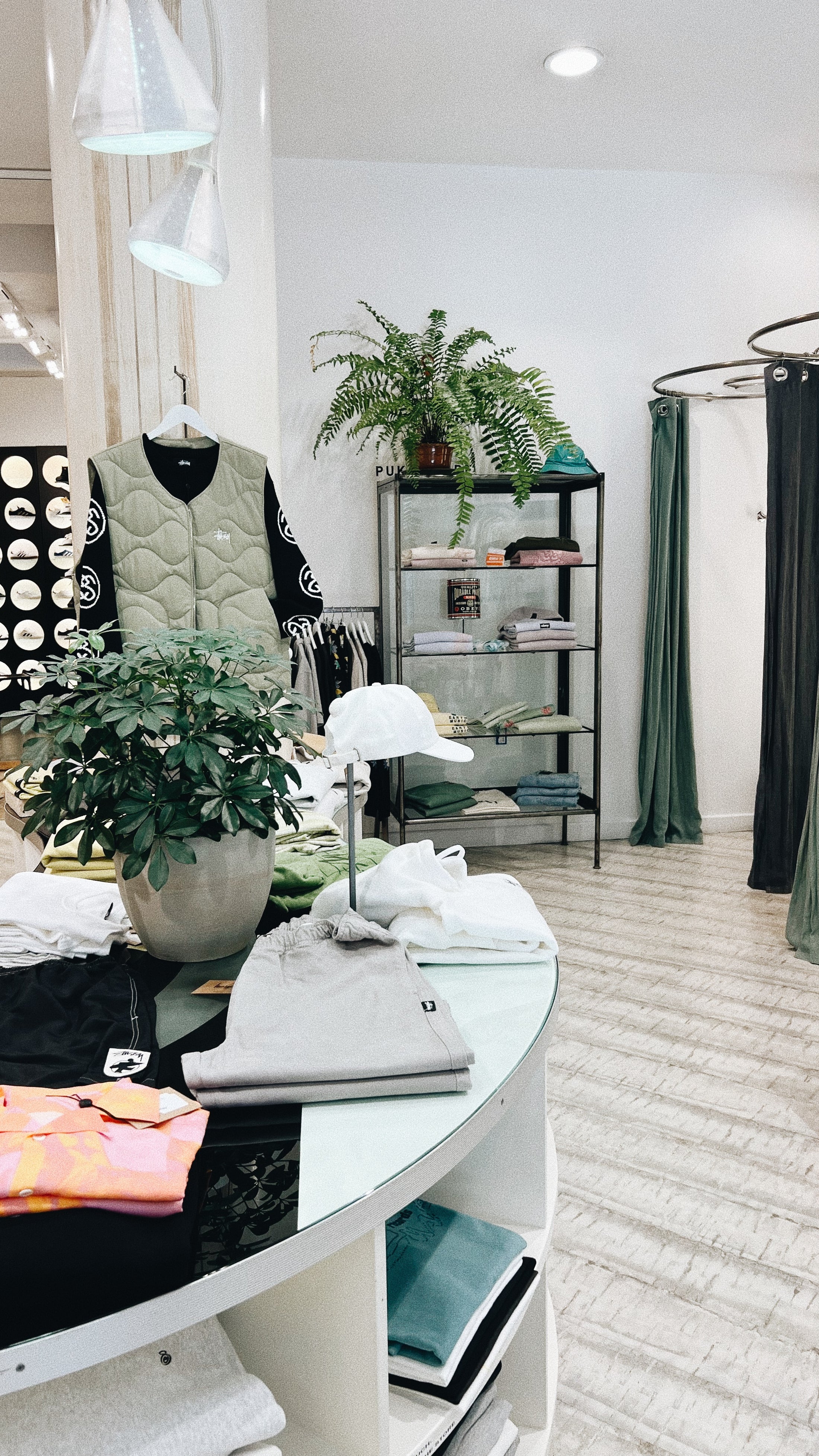 SHOPS – PUKAS SURF SHOP
